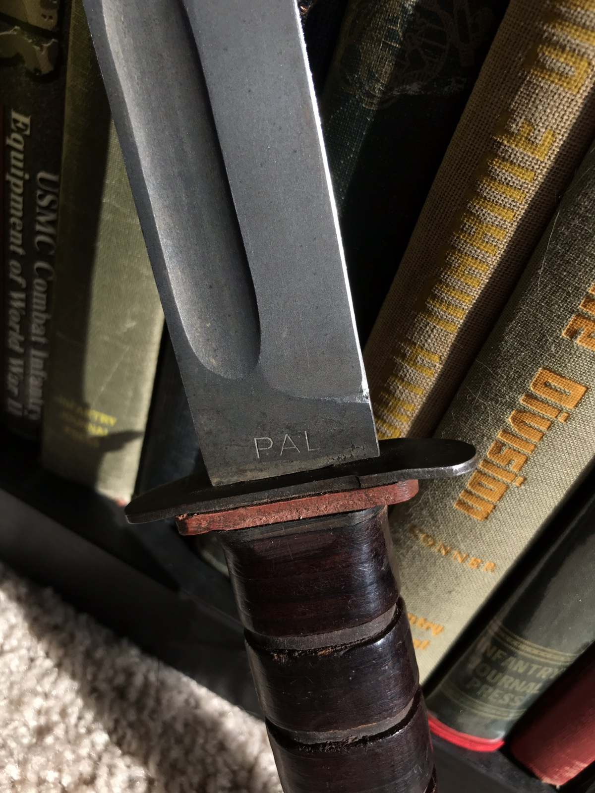 WWII PAL BLADE CO KABAR Red Spacer - EDGED WEAPONS - U.S. Militaria Forum