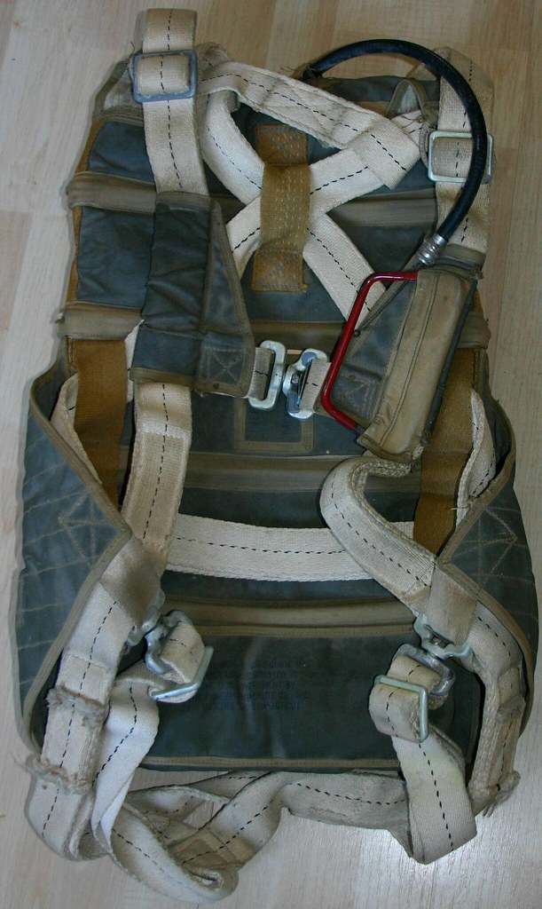 Type B-8 parachute - MILITARY AIRCRAFT & AVIATION - U.S. Militaria Forum