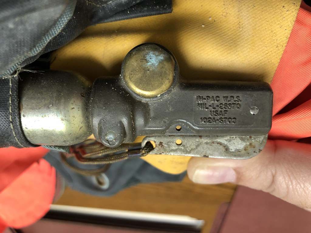 LPU-10/P underarm USAF inflatable floatation unit - 1961 - SURVIVAL ...