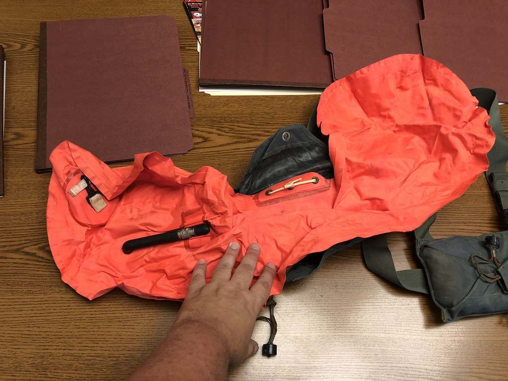 LPU-10/P underarm USAF inflatable floatation unit - 1961 - SURVIVAL ...