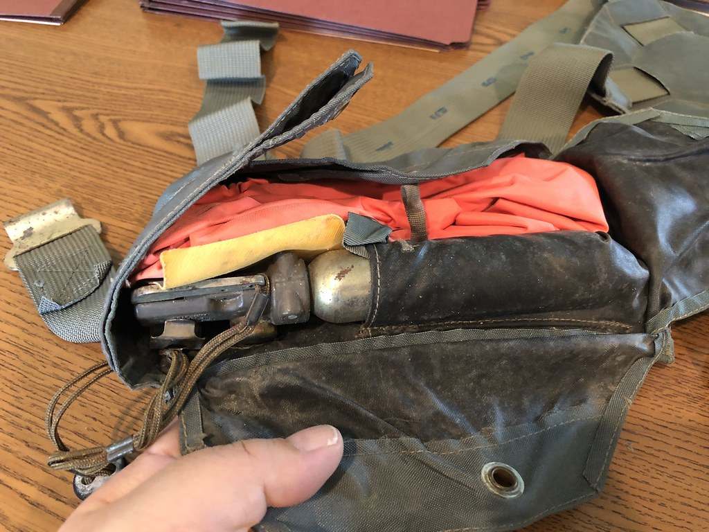 LPU-10/P underarm USAF inflatable floatation unit - 1961 - SURVIVAL ...