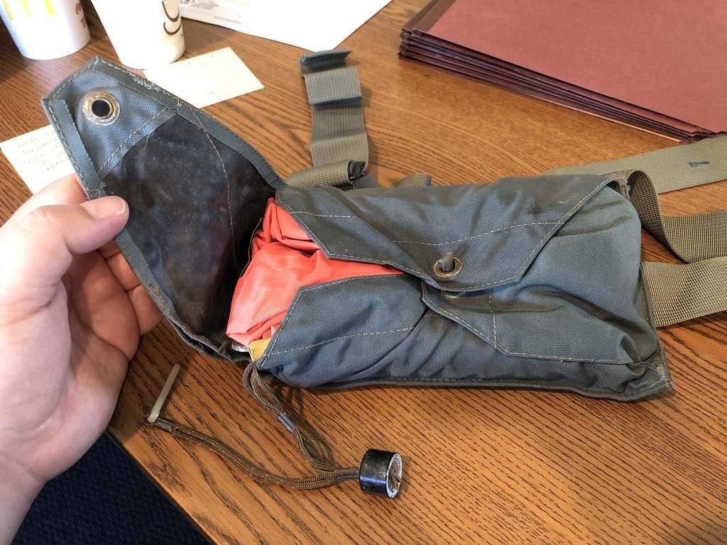 LPU-10/P underarm USAF inflatable floatation unit - 1961 - SURVIVAL ...