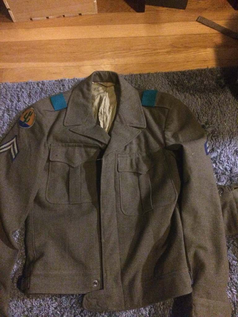 Is Ike Jacket Displayed Correctly? - UNIFORMS - U.S. Militaria Forum