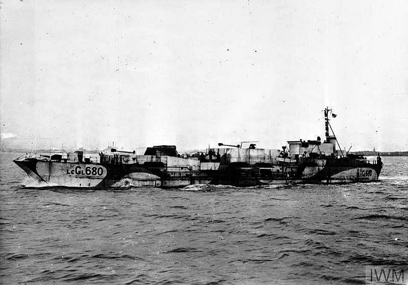 D-Day beachhead direct support gunner, Amphibious Forces grouping ...