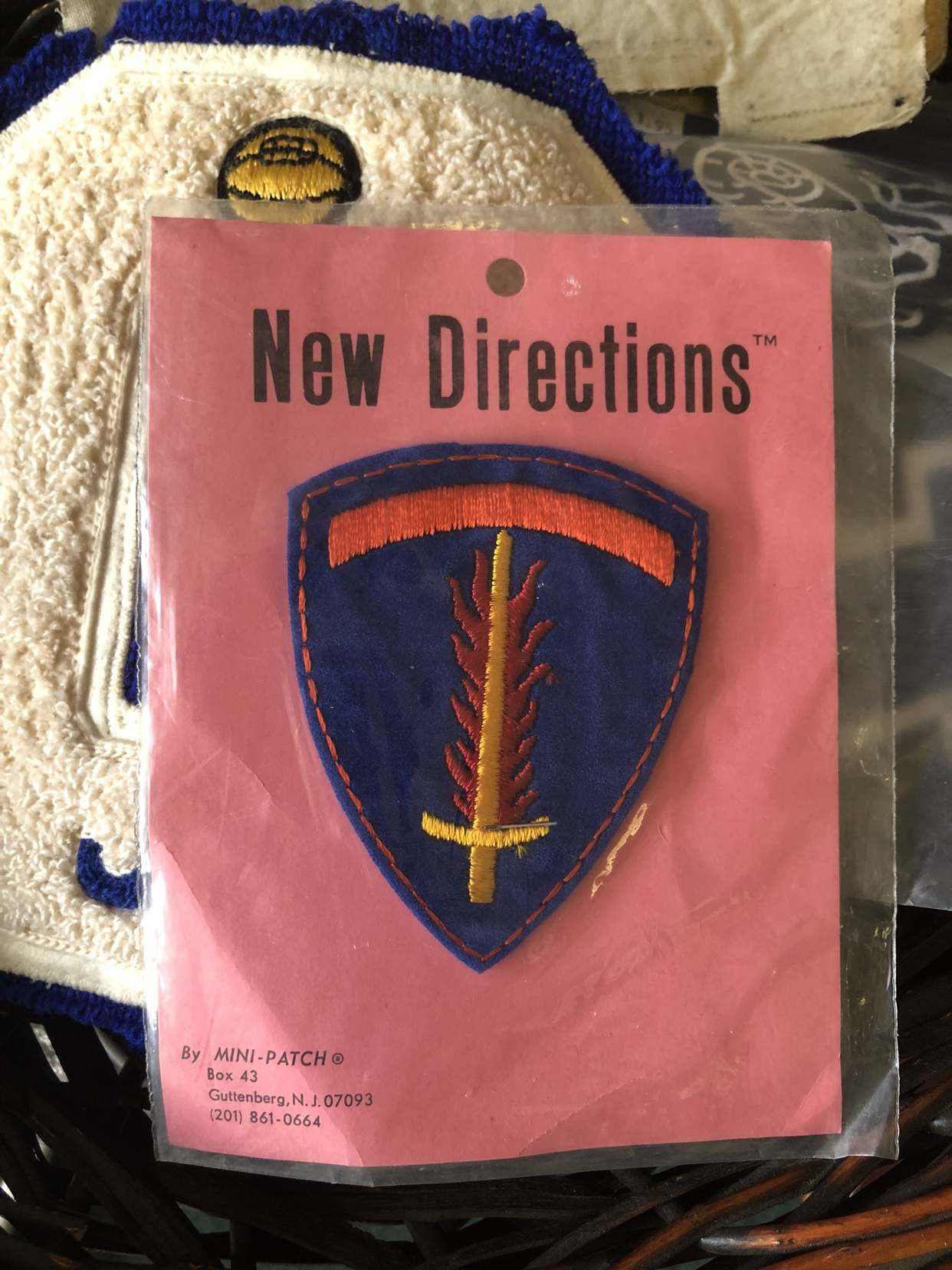 Odd SHAEF style patch - CAN YOU IDENTIFY THIS PATCH? - U.S. Militaria Forum