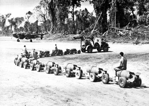 WW2 BOMB TRAILER??? - MILITARY AIRCRAFT & AVIATION - U.S. Militaria Forum