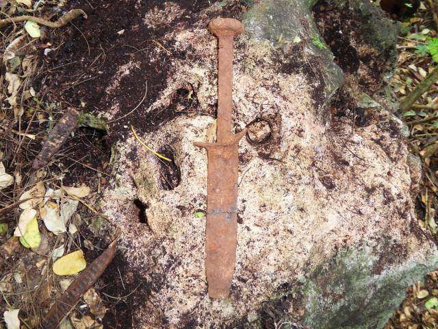 Relic knife found in Kalabera Pass, Saipan - EDGED WEAPONS - U.S ...