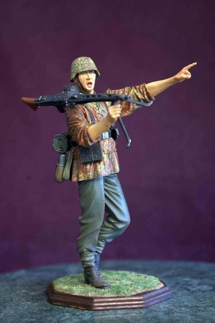 MG 42 Machine Gunner - MODELING - U.S. Militaria Forum