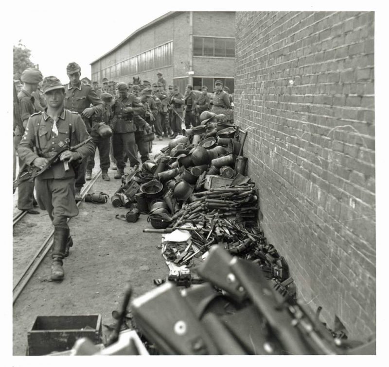 WW2 cleanup - EPHEMERA, PHOTOGRAPHS & MILITARY ARTWORK - U.S. Militaria ...