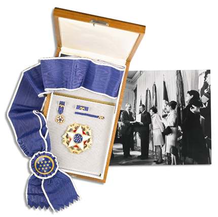 Real Presidential MOF w/Distinction for sale? - MEDALS & DECORATIONS ...