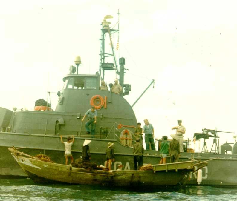 A USN Mark 2 Knife in Action Off South Viet Nam - EDGED WEAPONS - U.S ...