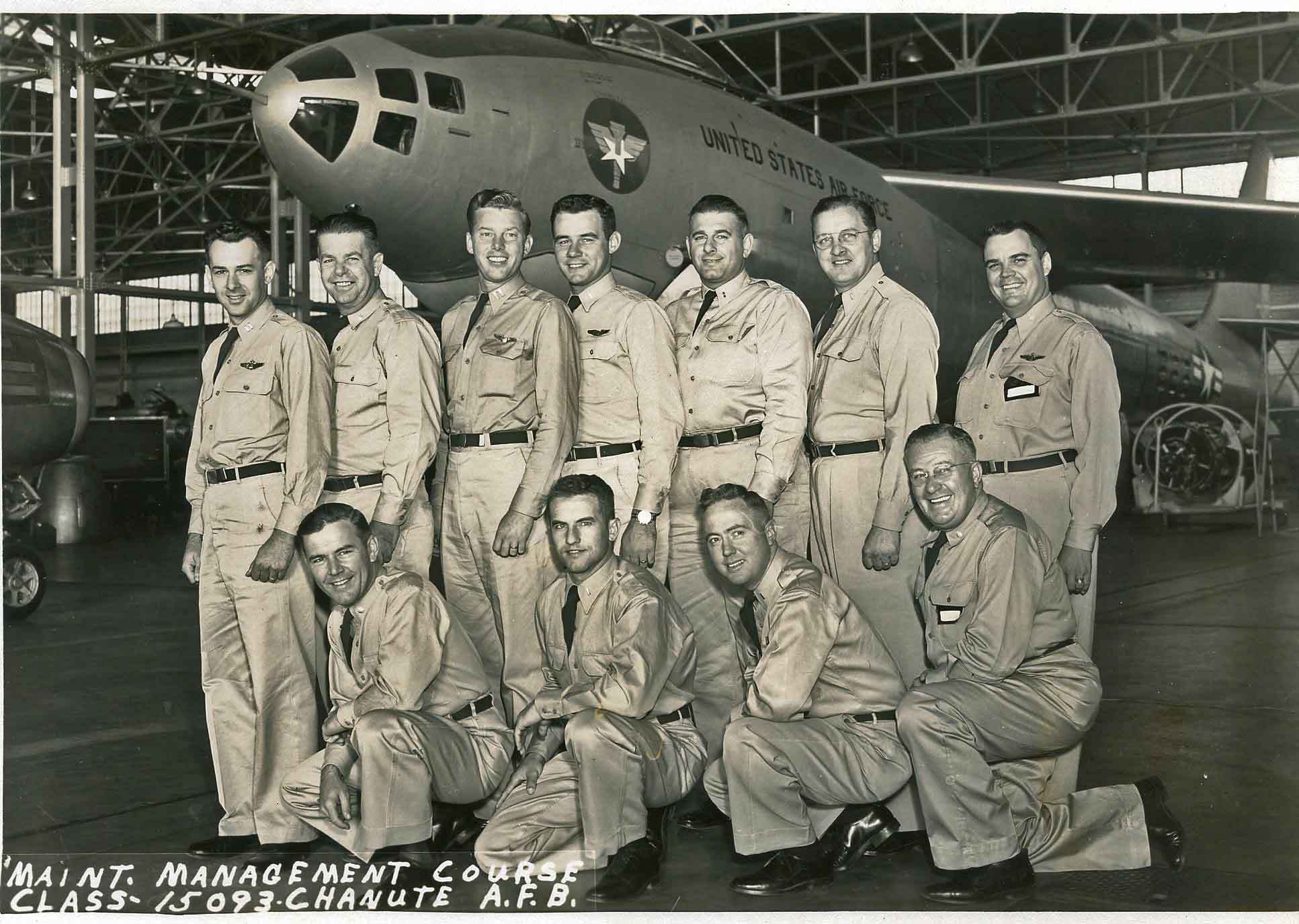 Two USAF 1950's Photos B47 & Airman - MILITARY AIRCRAFT & AVIATION - U ...