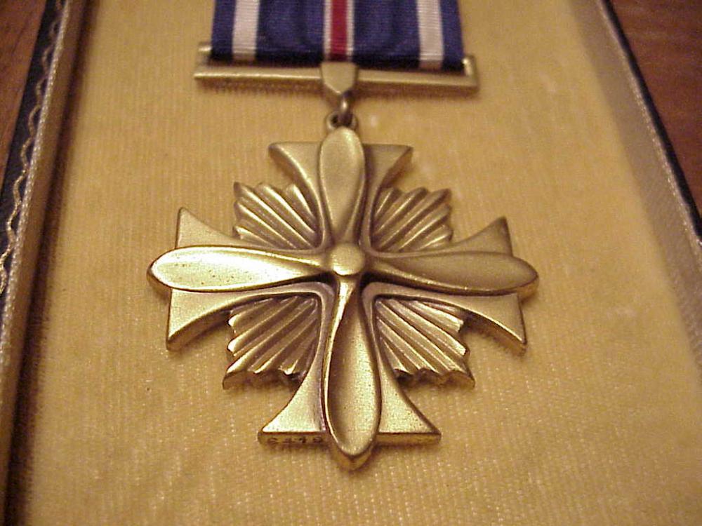 Numbered Distinguished Flying Cross - MEDALS & DECORATIONS - U.S ...