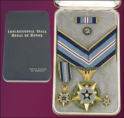 Astronauts medal display - Page 6 - MEDALS & DECORATIONS - U.S. Militaria Forum