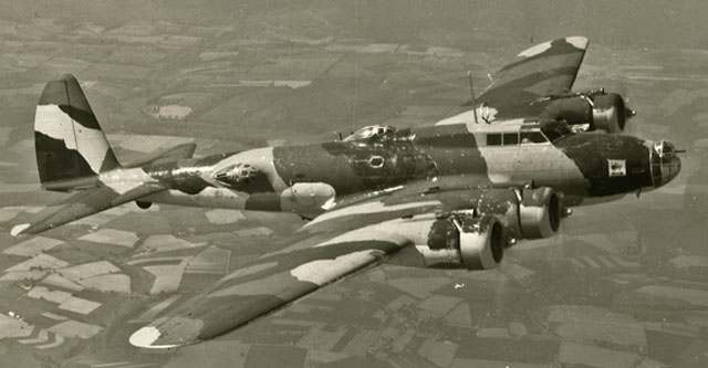Photo of early model B17 1930's? - MILITARY AIRCRAFT & AVIATION - U.S ...