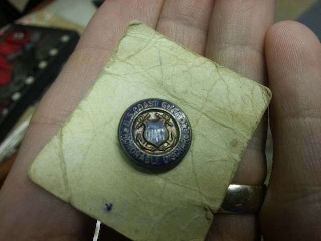 Naval Service discharge pins - LAPEL BUTTONS (DISCHARGE & RETIREMENT ...