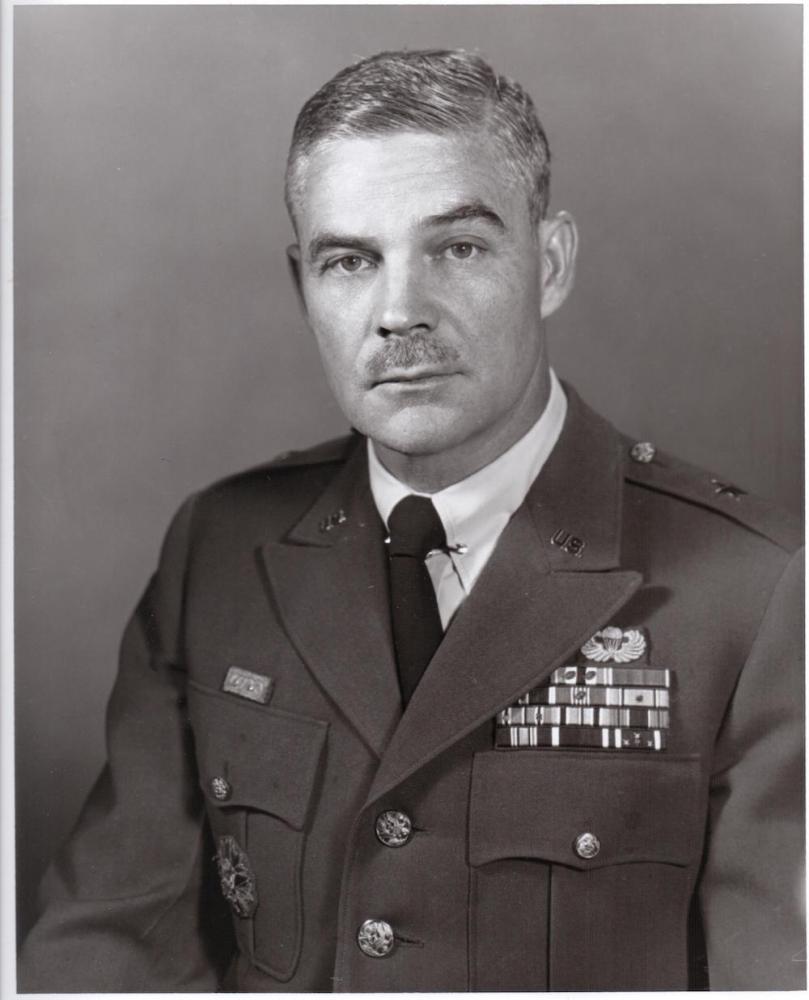 Carrying the White Flag of Surrender at Corregidor - UNIFORMS - U.S ...