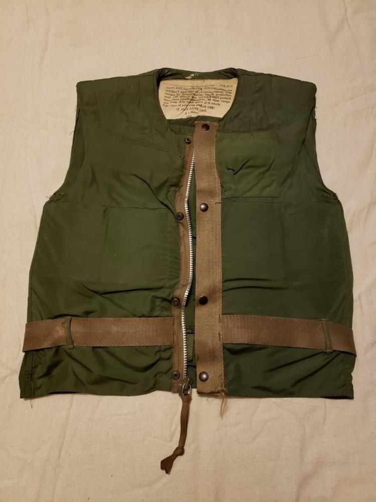 Early pattern Korean War USMC M52 body armor - FIELD & PERSONAL GEAR ...