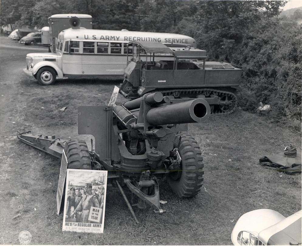 US Army Recruiting Display using vehicles and artillery - MILITARY ...