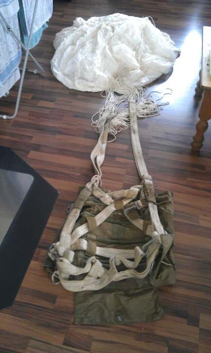 WW2 Parachute Question - SURVIVAL GEAR - U.S. Militaria Forum