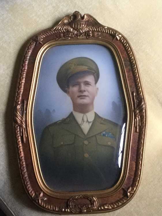 Large colorized oval portrait. Nice frame. - EPHEMERA, PHOTOGRAPHS ...