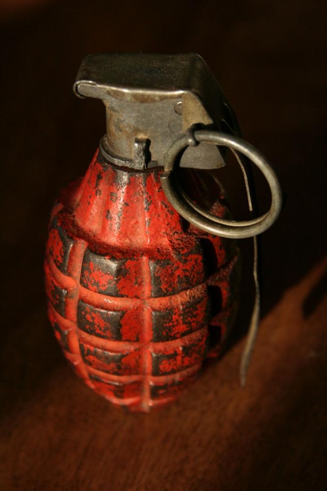 MK11 grenade maroon color or dark red WW2 - FIREARMS - U.S. Militaria Forum