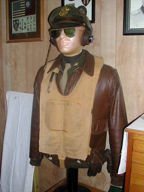 Typical WW2 USAAF pilot's headset - FLYING HELMETS AND ACCESSORIES - U ...