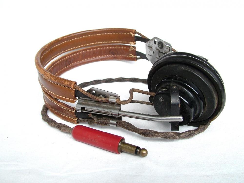 Typical WW2 USAAF pilot's headset - FLYING HELMETS AND ACCESSORIES - U ...