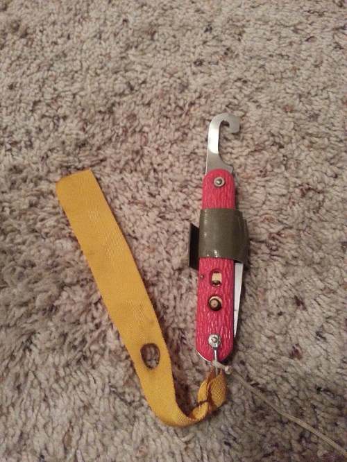 Video of Schrade Walden Orange Parachutist Shroud Cutter Knife - EDGED ...