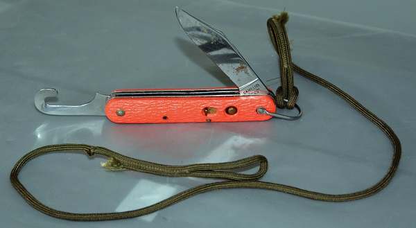 Video of Schrade Walden Orange Parachutist Shroud Cutter Knife - EDGED ...