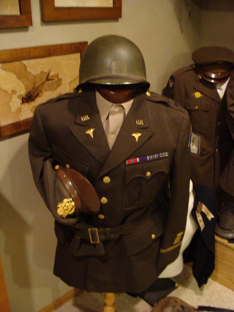 3rd Armored M-1...ID'd Medic - CHAPLAIN & MEDIC HELMETS - U.S ...