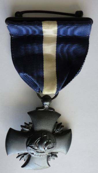 Bitten by the Queen of Spiders! - MEDALS & DECORATIONS - U.S. Militaria ...