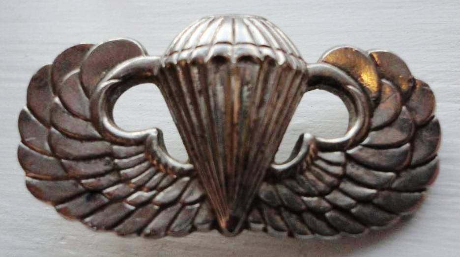 Parachutist Badge - ver nice feathering - german made? - AIRBORNE ...