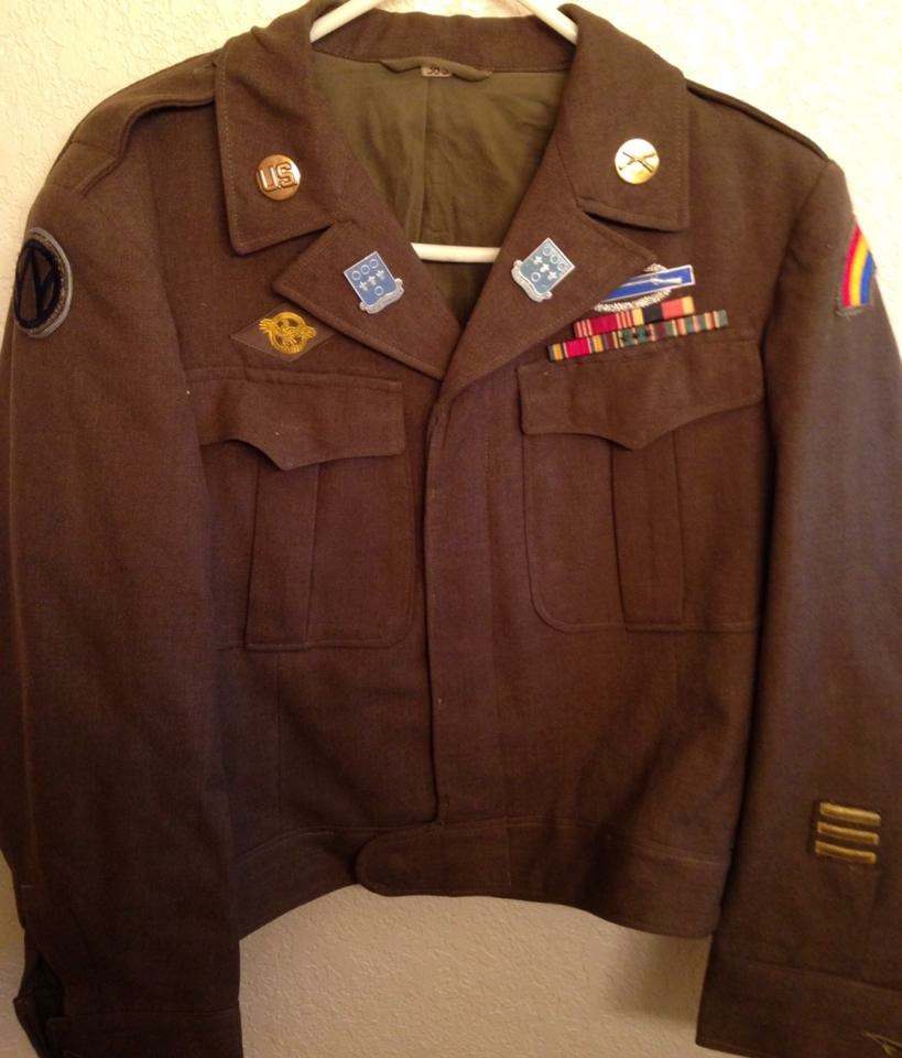 WWII uniform had insignia for multiple units - ARMY AND USAAF - U.S ...