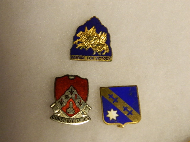 Need help with a couple of Unit Crest - DISTINCTIVE UNIT INSIGNIA ...