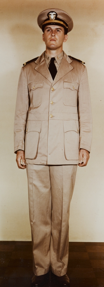 USN Uniform photos, WW2 - NAVAL & SEA SERVICE UNIFORMS - U.S. Militaria ...