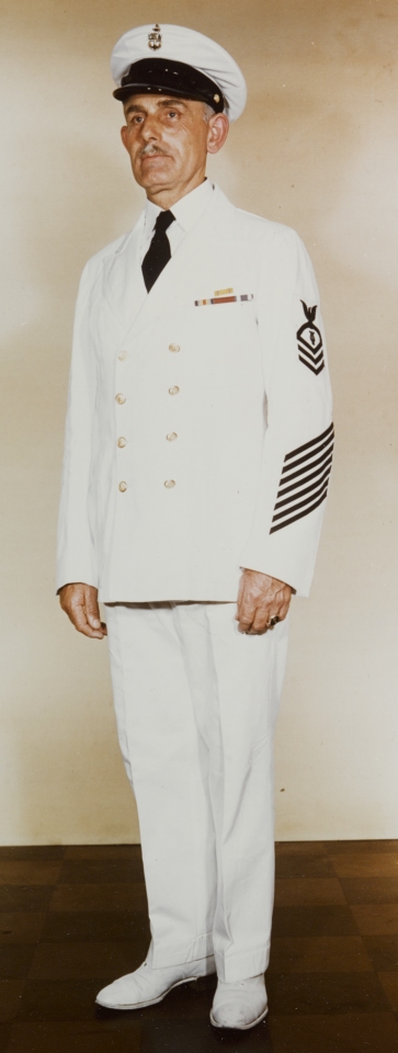 USN Uniform photos, WW2 - NAVAL & SEA SERVICE UNIFORMS - U.S. Militaria ...