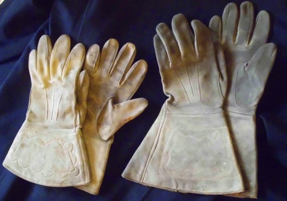 Odd White Cavalry Gauntlets - (1866-1890) PLAINS INDIAN WARS - Westward ...