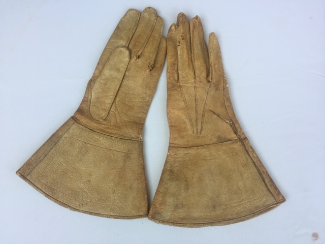 Odd White Cavalry Gauntlets - (1866-1890) PLAINS INDIAN WARS - Westward ...