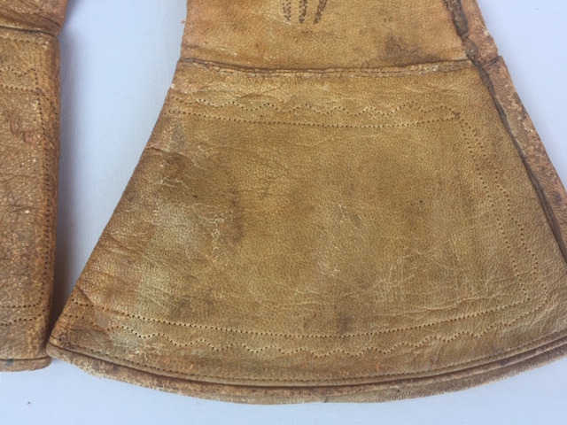 Odd White Cavalry Gauntlets - (1866-1890) PLAINS INDIAN WARS - Westward ...