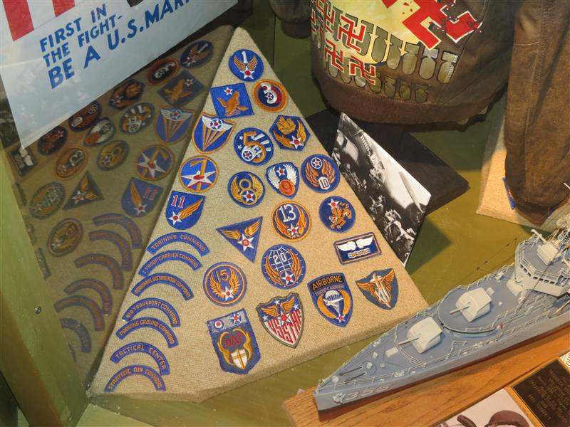 Nice little WWII patch collection on display - ARMY AND USAAF - U.S ...