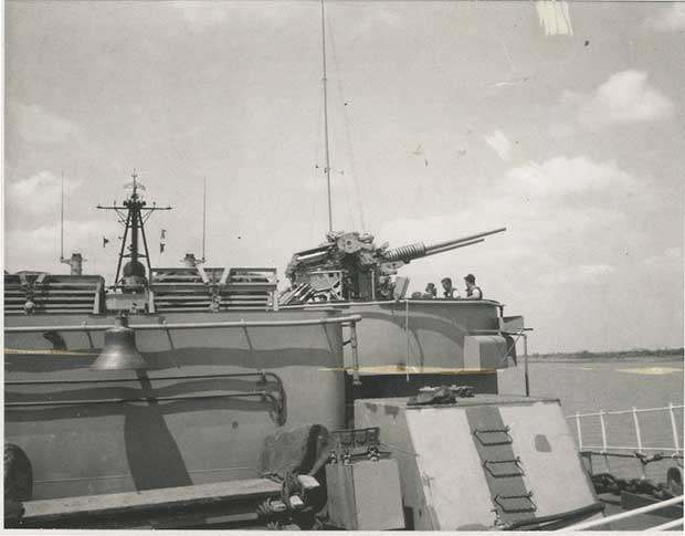 Vietnam Mobile Riverine Force artillery barge crew photos - EPHEMERA ...