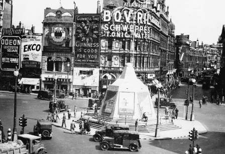 AAF Officier pictures in London from beggining of 1944 to September ...