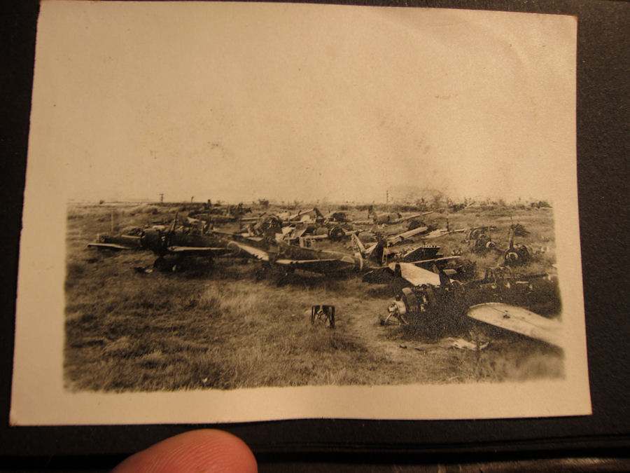 Grouping from crewman of a B-25 - Documents, Uniform, Jap flag, etc ...