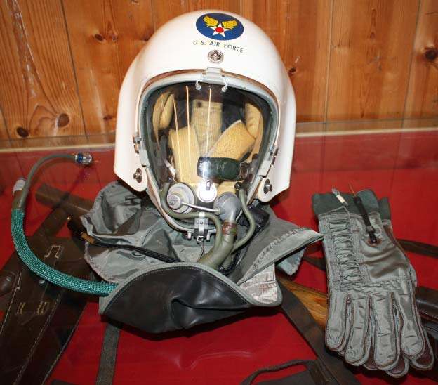 High altitude helmet - FLYING HELMETS AND ACCESSORIES - U.S. Militaria ...