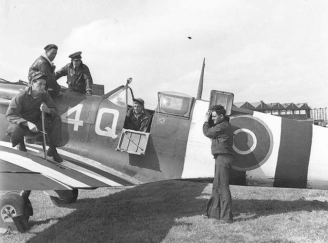 Navy Spitfire pilot, a D-Day Remembrance - FLYING HELMETS AND ...