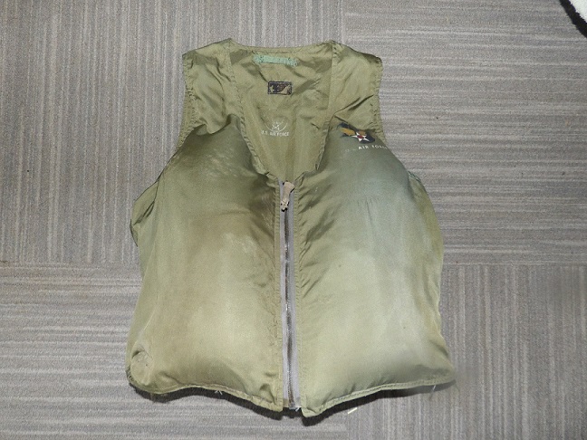 US Air Force Flotation / Life Vest - SURVIVAL GEAR - U.S. Militaria Forum