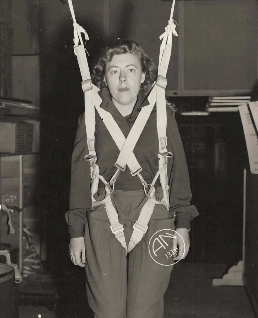 Women's Parachutes in WWII? - SURVIVAL GEAR - U.S. Militaria Forum