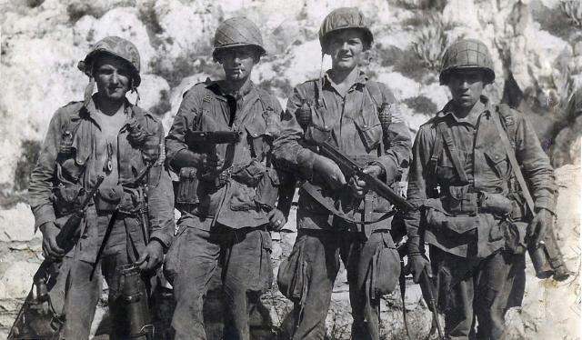 WW2 Paratrooper "Rigger"modified Equipment? - UNIFORMS - U.S. Militaria ...