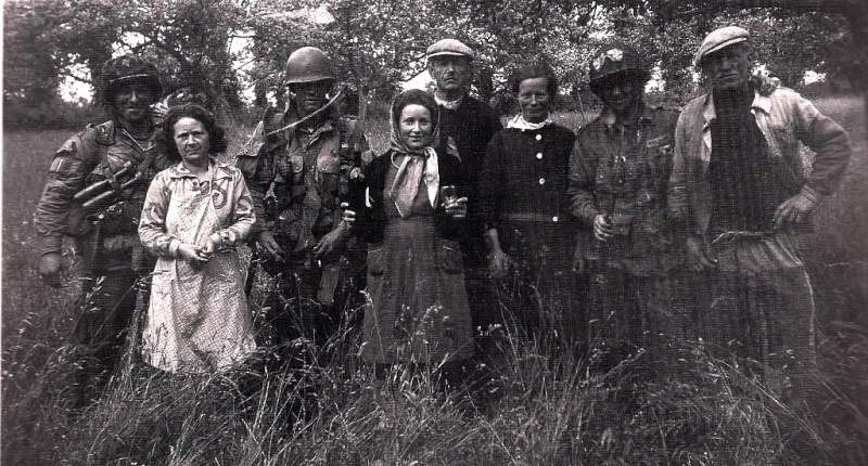 WW2 Paratrooper "Rigger"modified Equipment? - UNIFORMS - U.S. Militaria ...